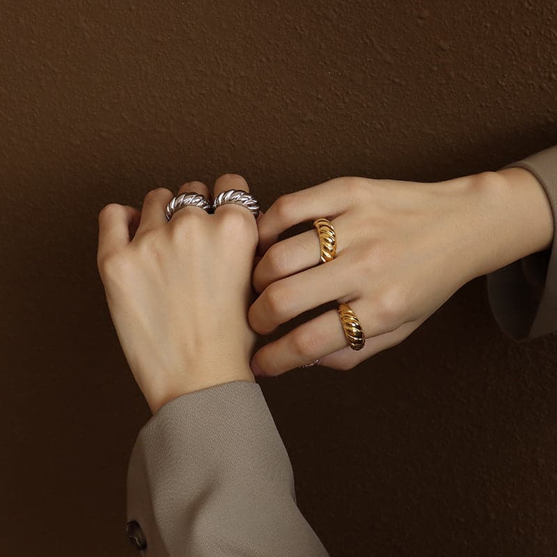 Why Does Gold Jewellery Discolour? Causes and Solutions – Minerva Jewelry